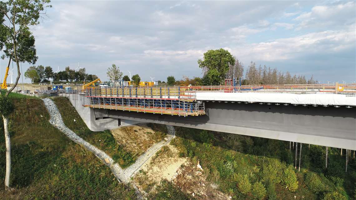 New 70 metre high bridge built with Doka formwork - CompressorTECH²