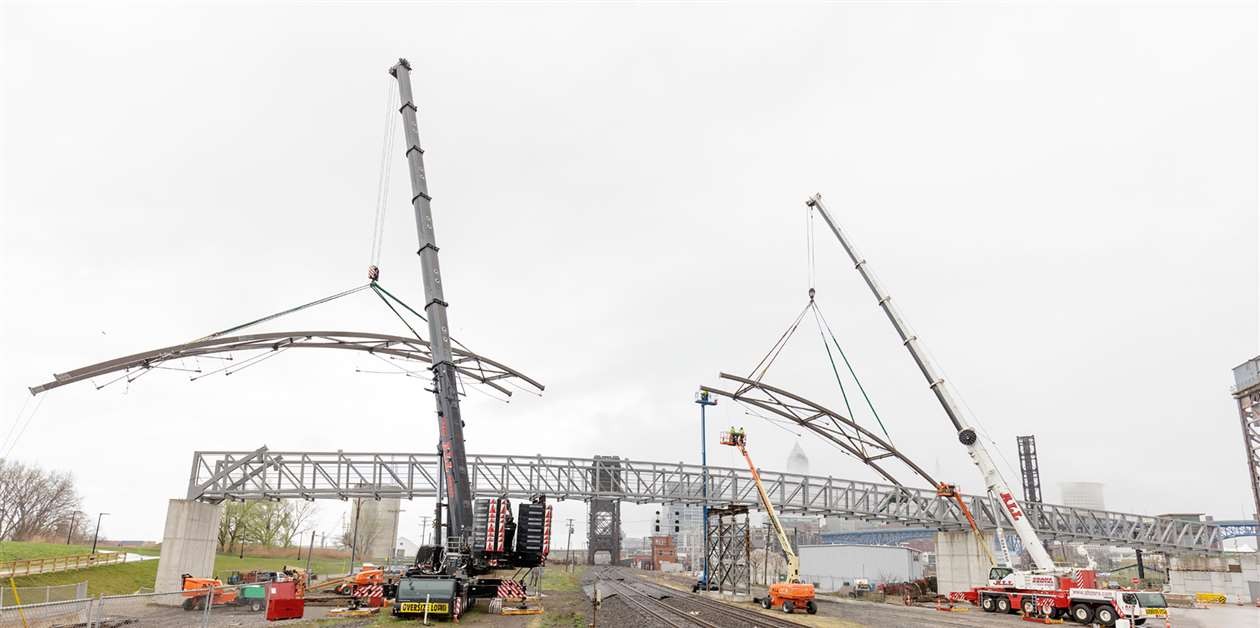 Liebherr cranes critical for bridge pick - CompressorTECH²