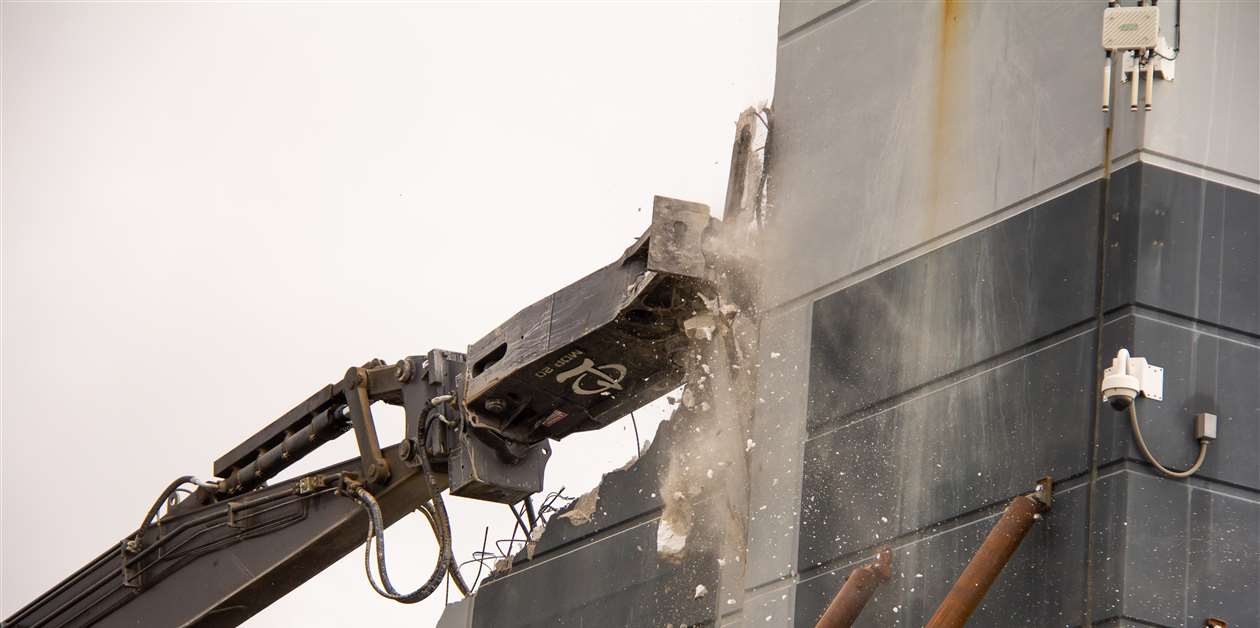 The challenges of a high reach demolition - CompressorTECH²