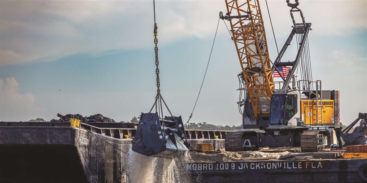 Liebherr HS 8100.1 at work on Florida clamshell operation - CompressorTECH²