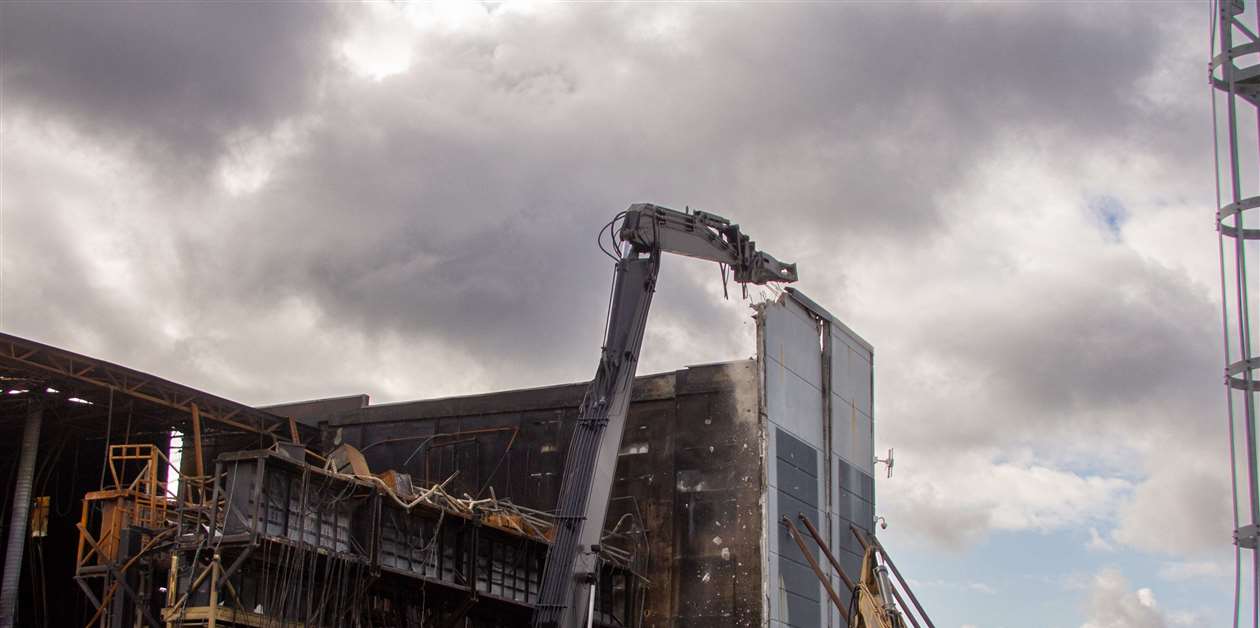Fire-damaged structure demolished - CompressorTECH²