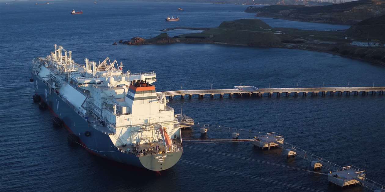 First FSRU for Germany reaches Rügen - CompressorTECH²