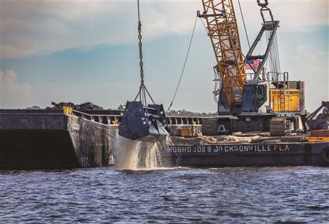 Liebherr HS 8100.1 at work on Florida clamshell operation - CompressorTECH²